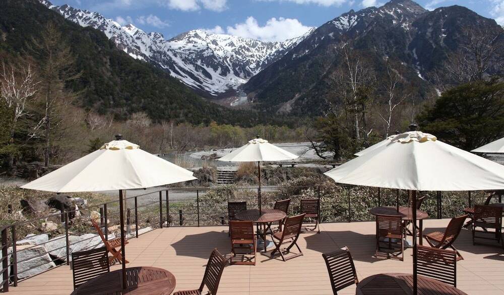 ホテル白樺荘（上高地） | 上高地の絶景を見渡せる、ロケーション抜群の山岳リゾートホテル | icotto（イコット）