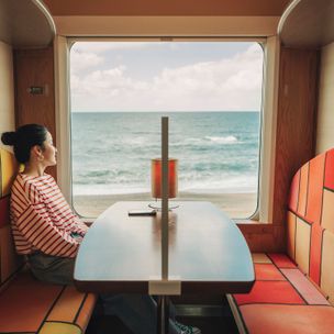 観光列車で穏やかなひとときを。非日常に浸れる春旅へ出かけよう | icotto（イコット）