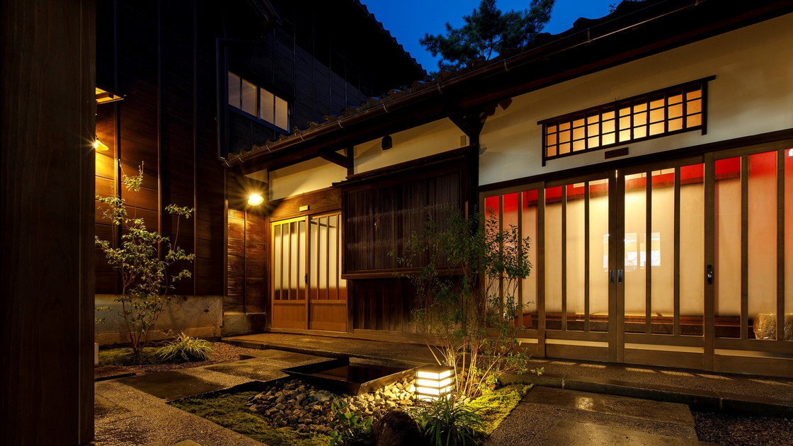 町家ホテル 町の踊場 | 文豪の小説に登場。金沢・浅野川の畔に佇む、温泉付きの歴史あふれるホテル | icotto（イコット）